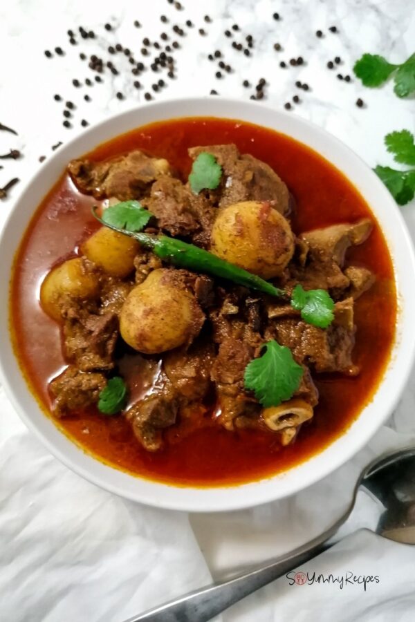 Aloo Gosht: Pakistani Style Meat and Potato Curry - So Yummy Recipes